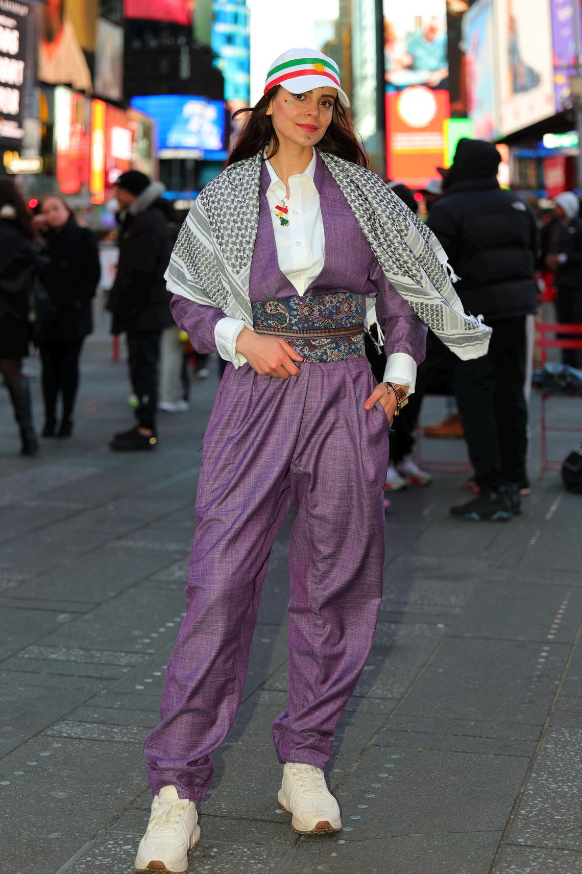 Kurdish Traditional Dress . Purple Shal Shepik for Women and Men ...