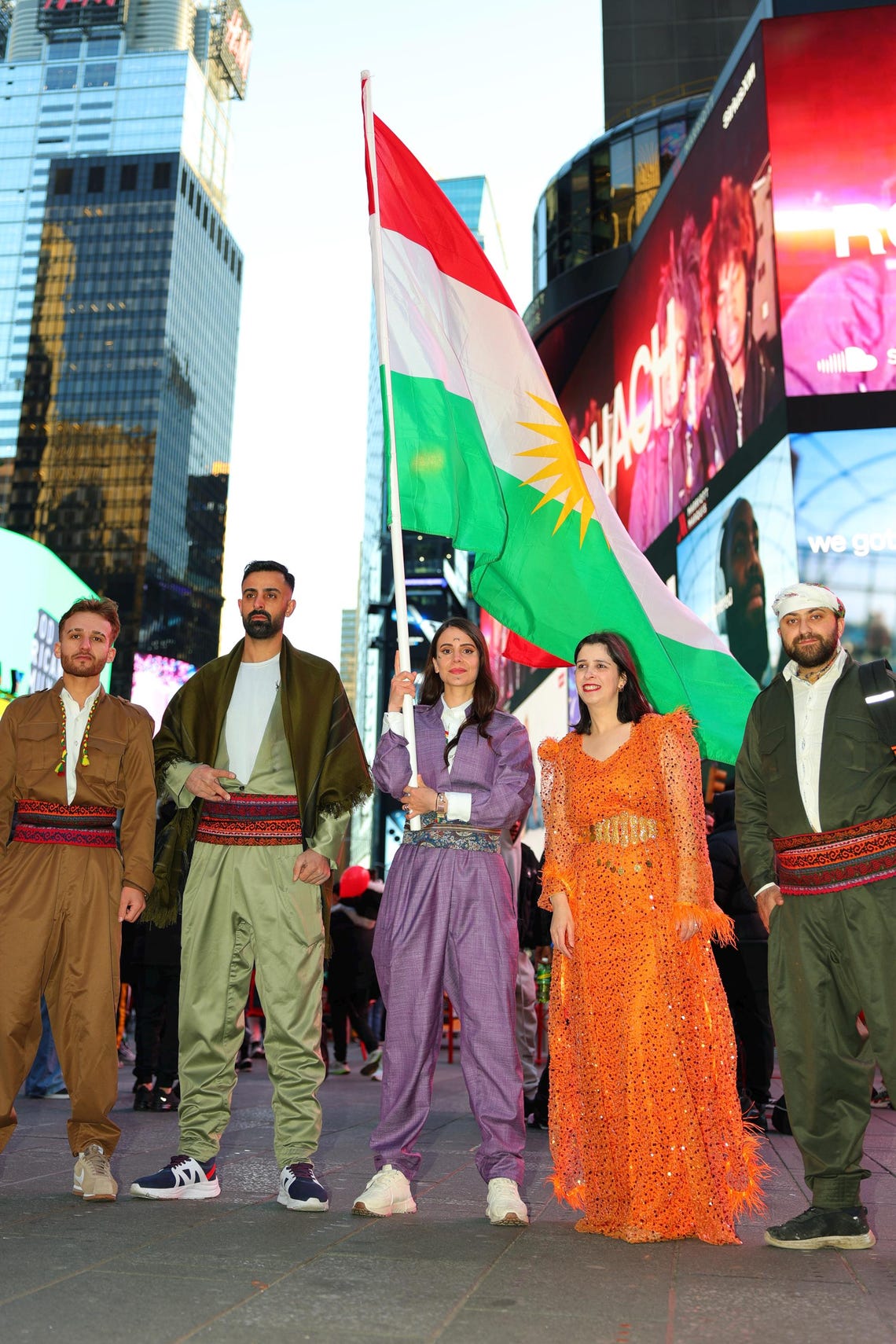 Kurdish Traditional Dress . Purple Shal Shepik for Women and Men ...