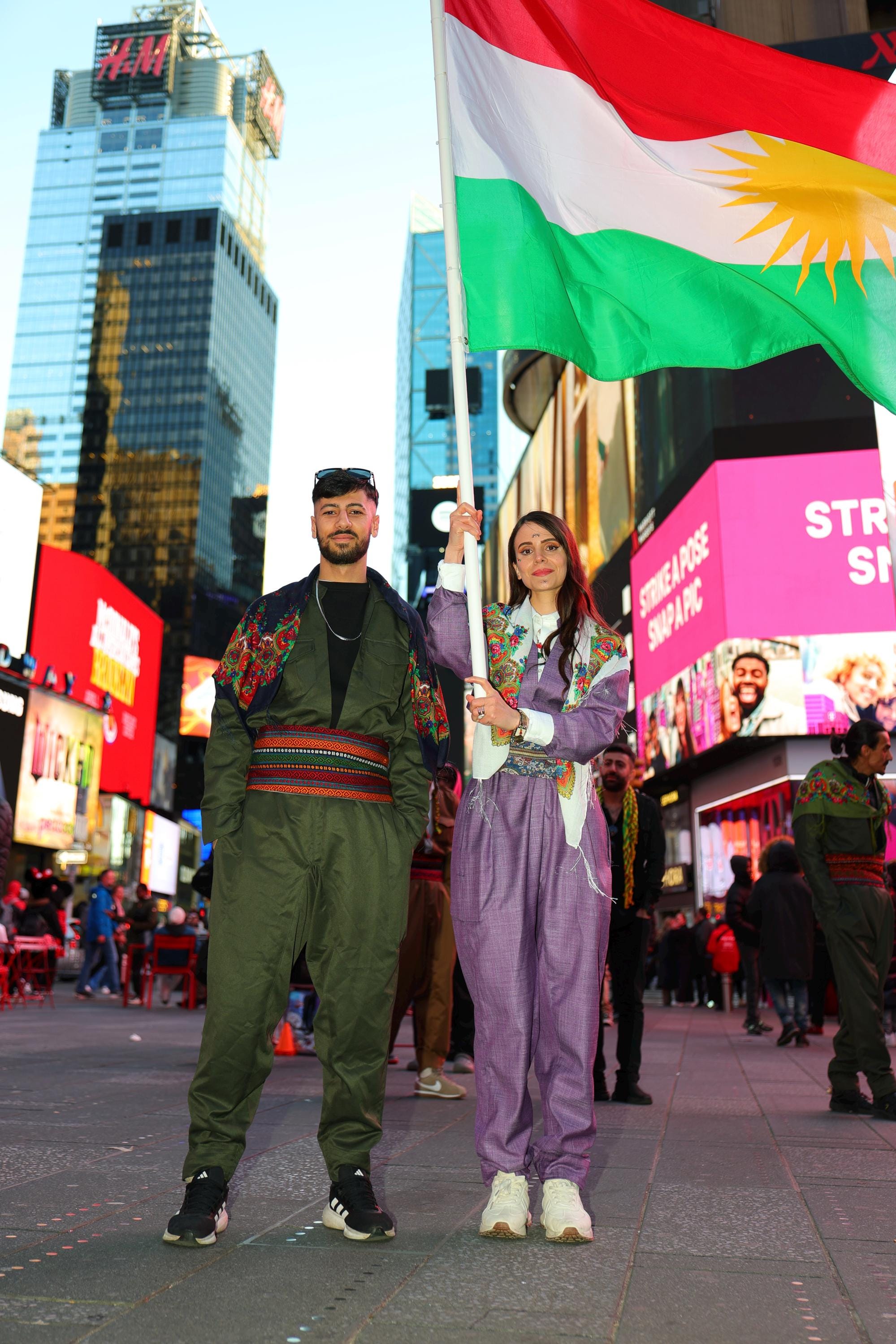 Kurdish Traditional Dress . Purple Shal Shepik for Women and Men ...