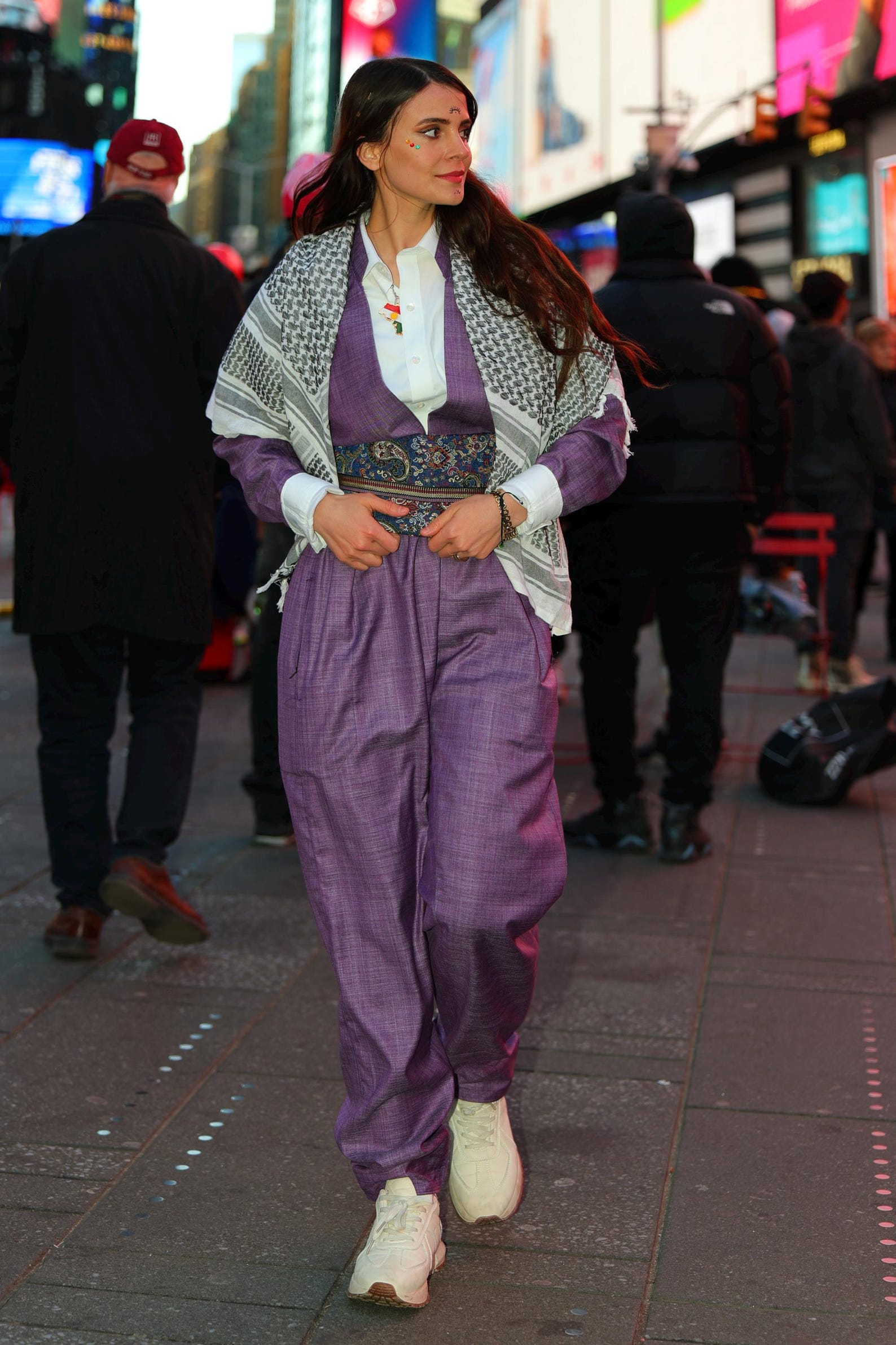 Kurdish Traditional Dress . Purple Shal Shepik for Women and Men ...