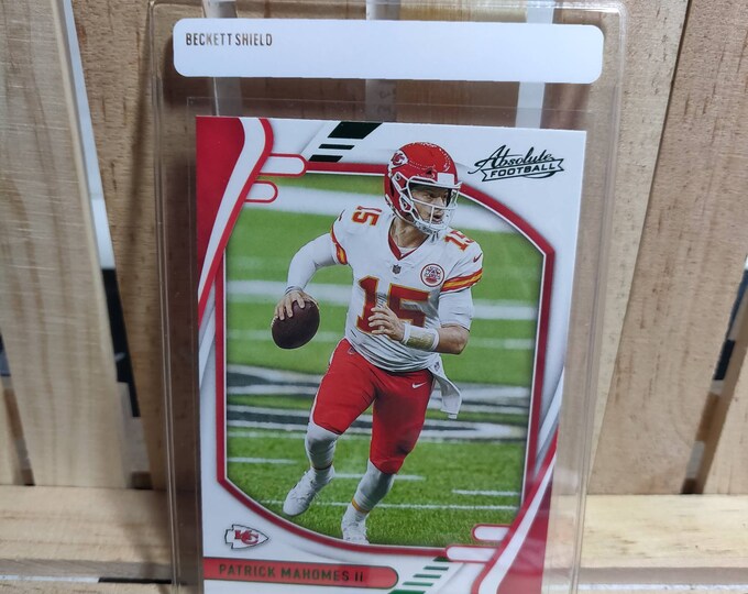 Patrick Mahomes II 2021 Absolute Football Card Panini Star Green Foil ...