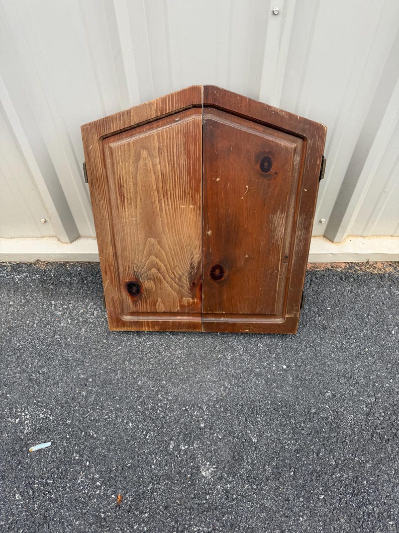 Vintage Accudart “kings Arms” Dartboard Cabinet With Sportcraft ...