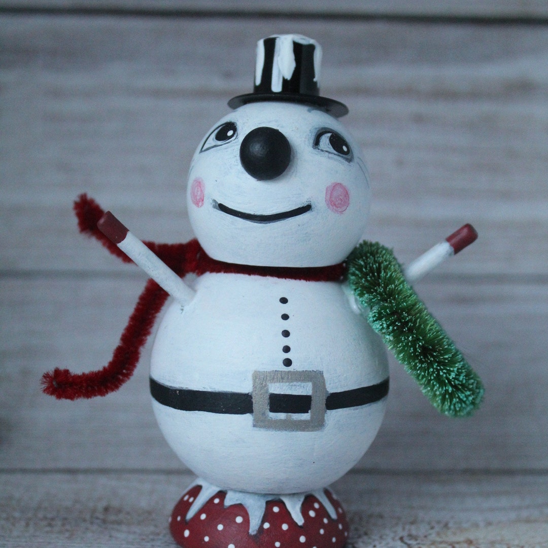 SNOWMAN WITH Wreath/folk Art Snowman Figurine/holiday Collectible - Etsy