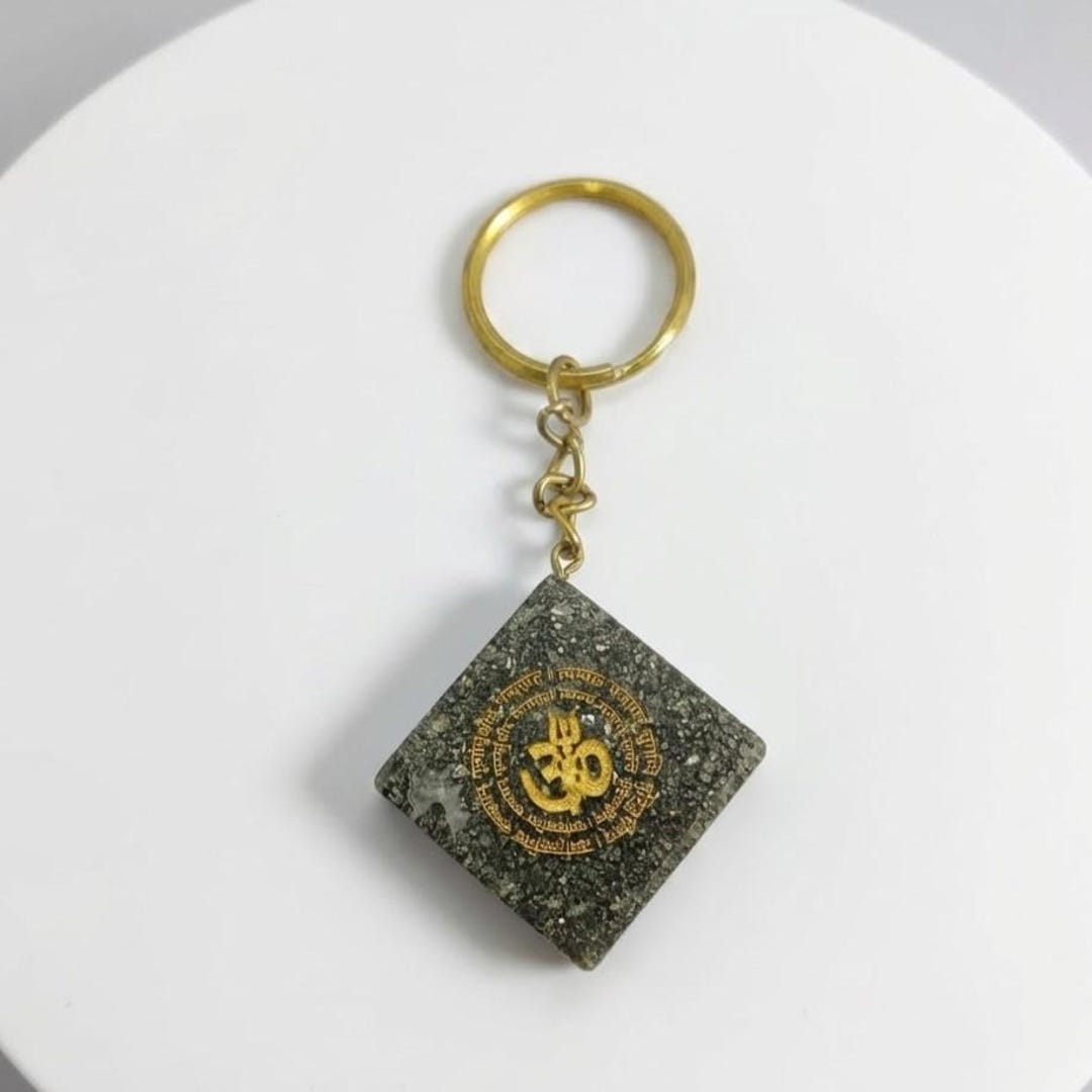 Om Keychain With Gold Sanskrit Mantra | Spiritual Energy Healing ...