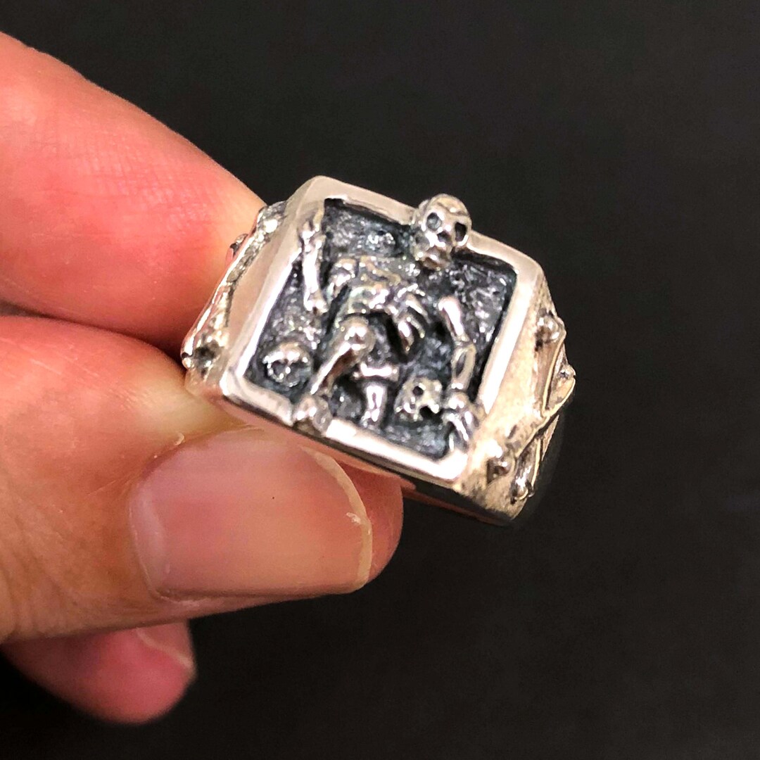 Silver Skull Crawl Out From the Ring - Skeleton Jewelry for Punk, Goth ...