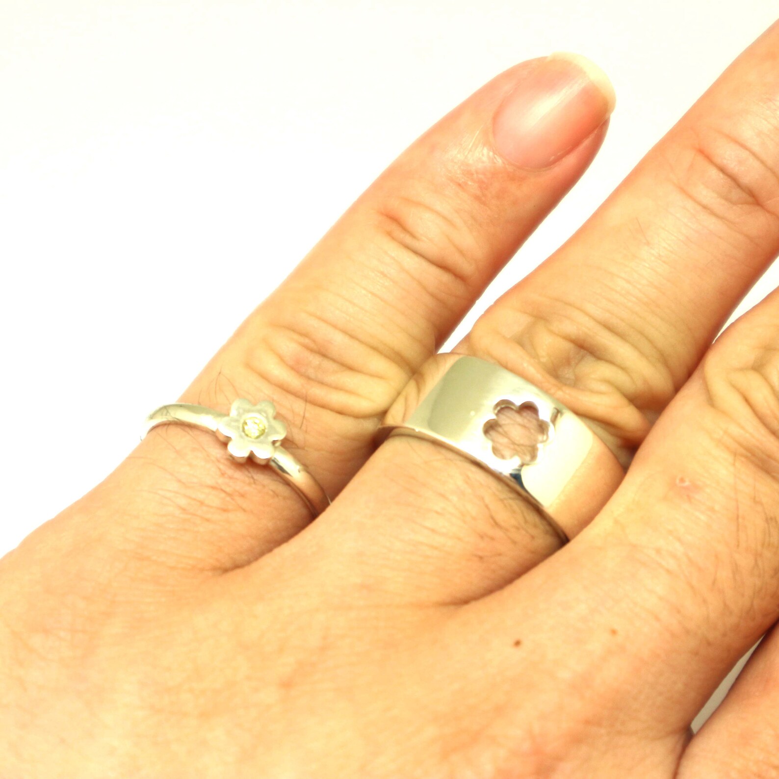 Daisy April Birth Flower Matching Promise Ring for Couples | Etsy