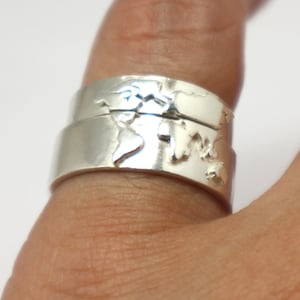 Silver World Map Couple Ring Set - His and Her Matching Promise Ring ...