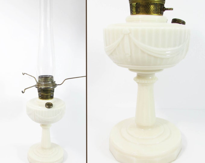 Aladdin Lincoln Drape Alacite Oil Lamp With Spider Shade Ring and ...