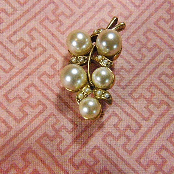 Vintage Gold Avon Brooch With Woman - Etsy