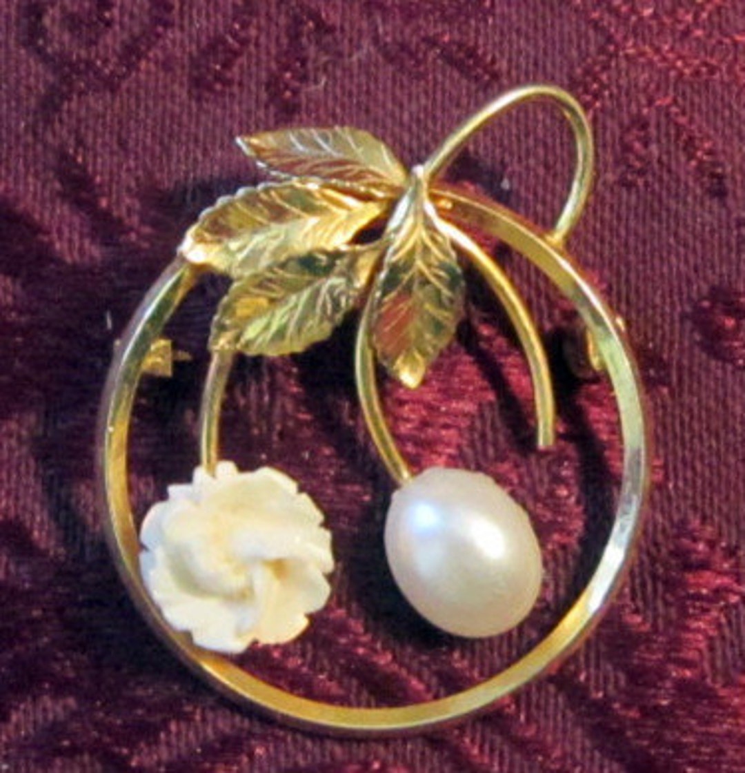Vintage Gold and Pearl Brooch - Etsy