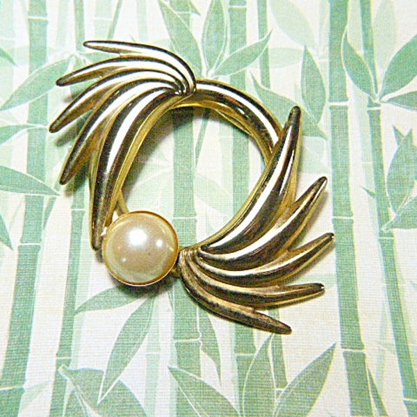 Gold Pearl Brooch - Etsy