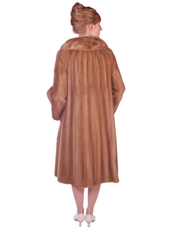 Luxurious Vintage Mink Coat / Beige 1950s Fur Coat in… - Gem