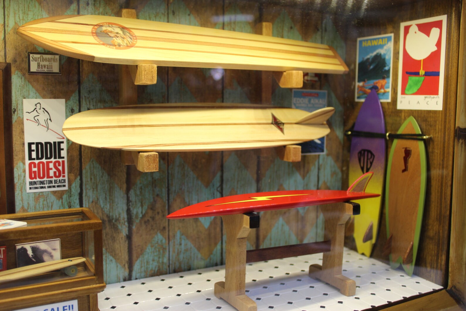 Dave's Little Surf Shop Scale Model Diorama Surfboards Skateboard Art ...