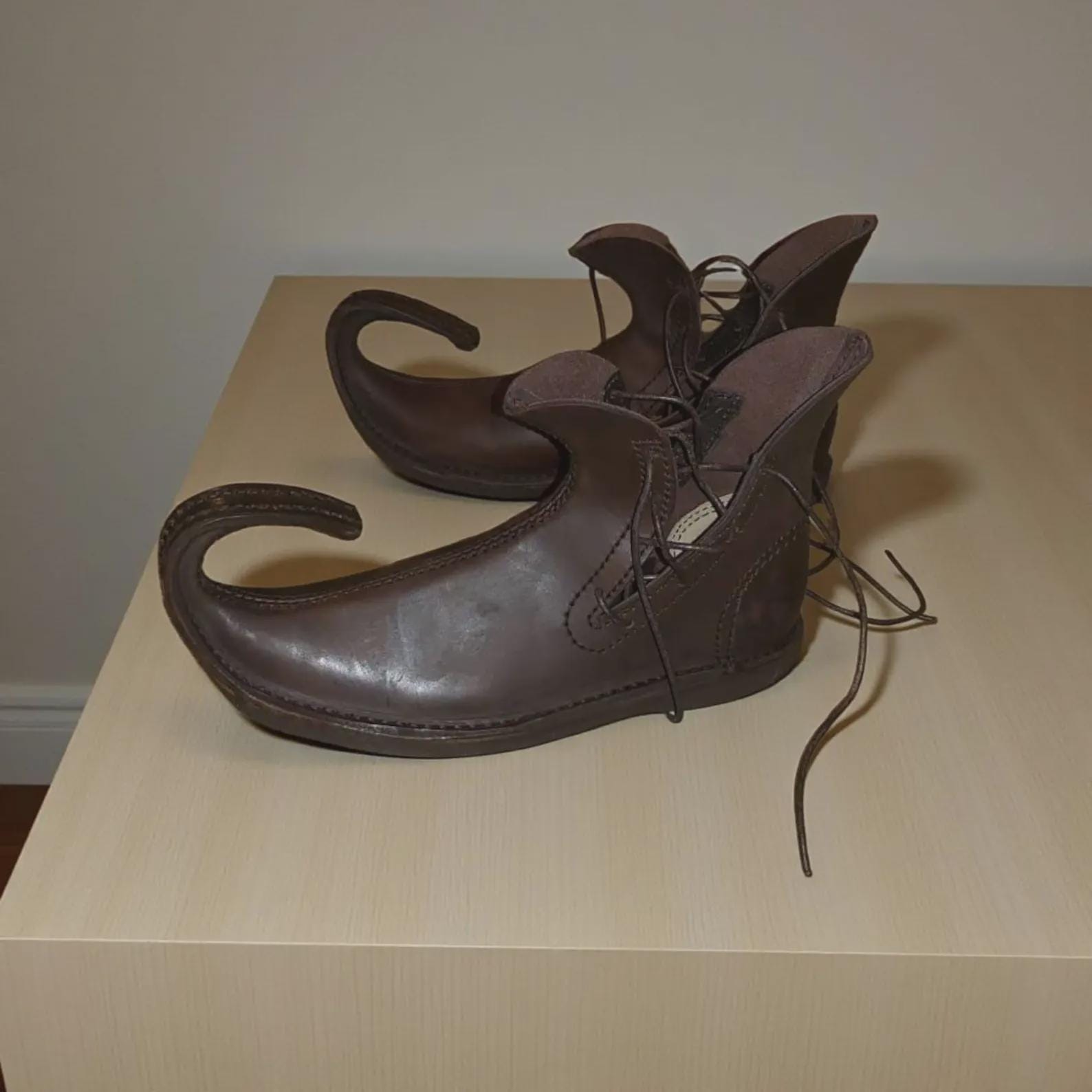 Medieval Leather Poulaines | Handmade Curved-toe Boots for Renaissance ...