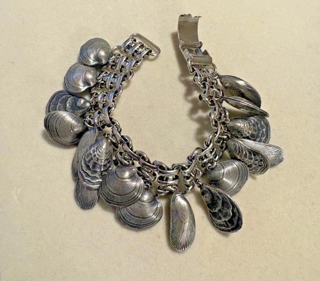 Vintage Napier Shell Charm Bracelet With 17 Shells Cha Cha Silver Tone ...