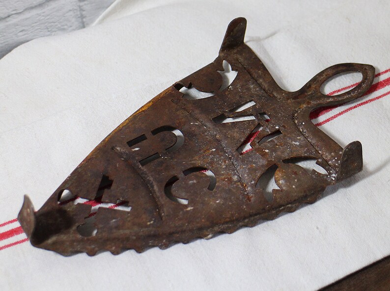 Vintage Iron Trivet: Antique Sad Iron Stand, Farmhouse Decor - Etsy