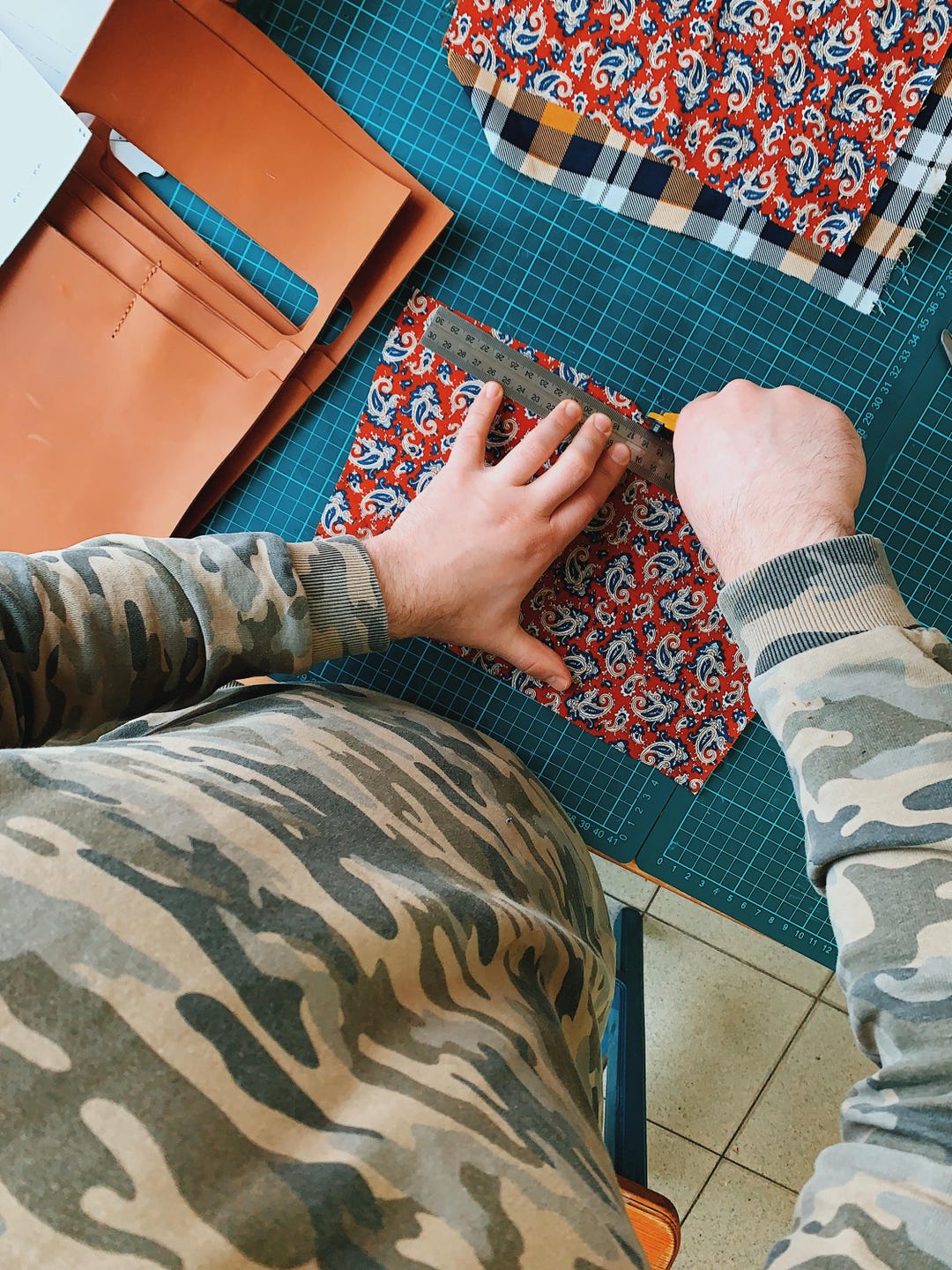 Fabric Lining Guide Without Glue [EXTRA for "leather Wallet Pattern ...