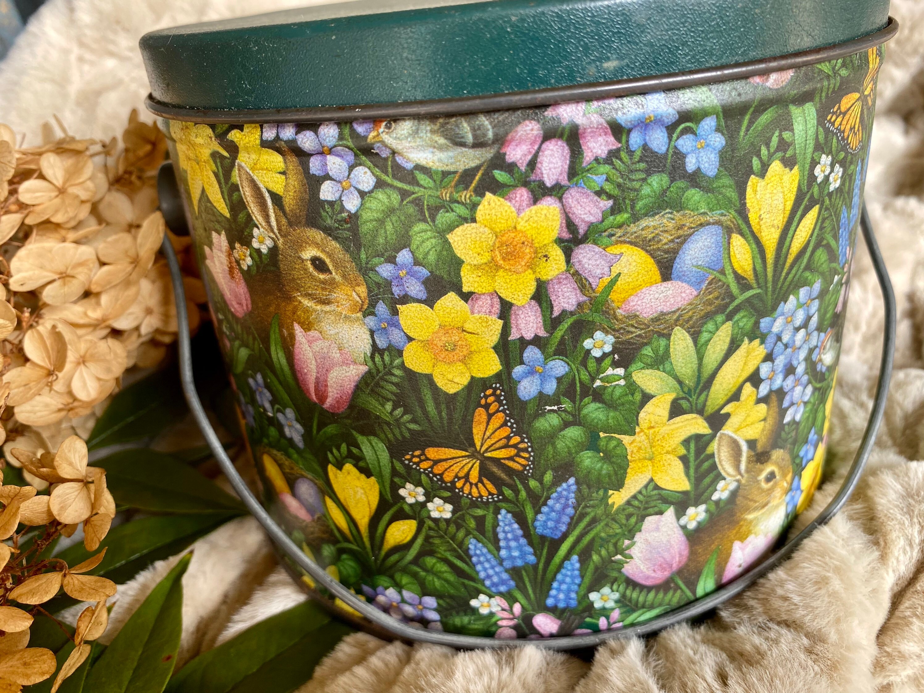 Rabbit round chocolate tin Collectors Tin GERTRUDE HAWK Tin With Easter ...