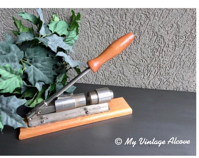 Vintage Ratchet Nut Cracker, Wooden and Metal Nutcracker, Old Fashioned ...