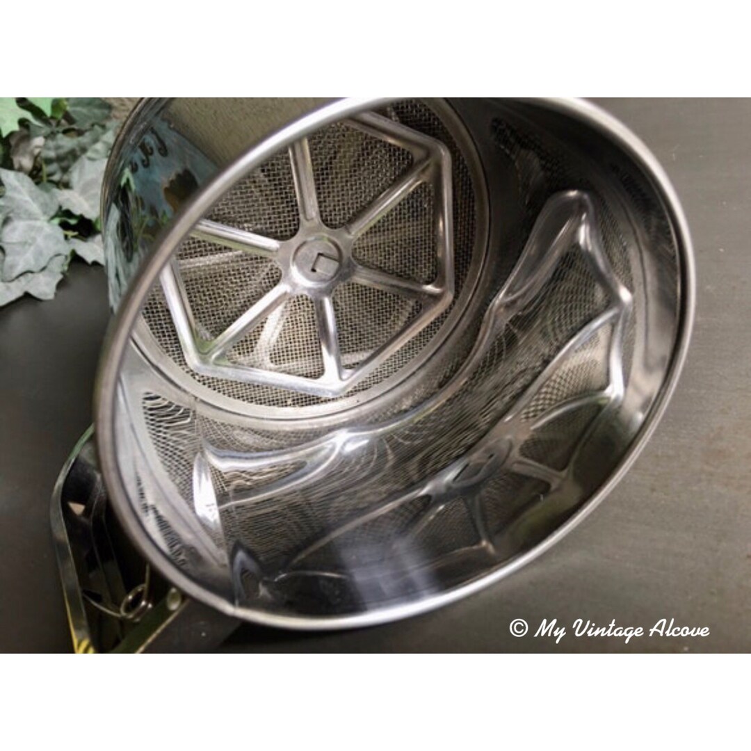 Vintage Handheld Flour Sifter, Old Fashioned Sifter, Vintage Metal ...