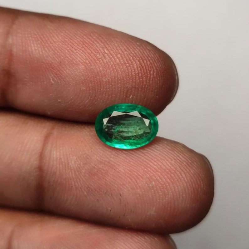 Natural Zambian Emerald Gemstone: 1.30 Carat Oval Cut, 9x6.5 Mm ...