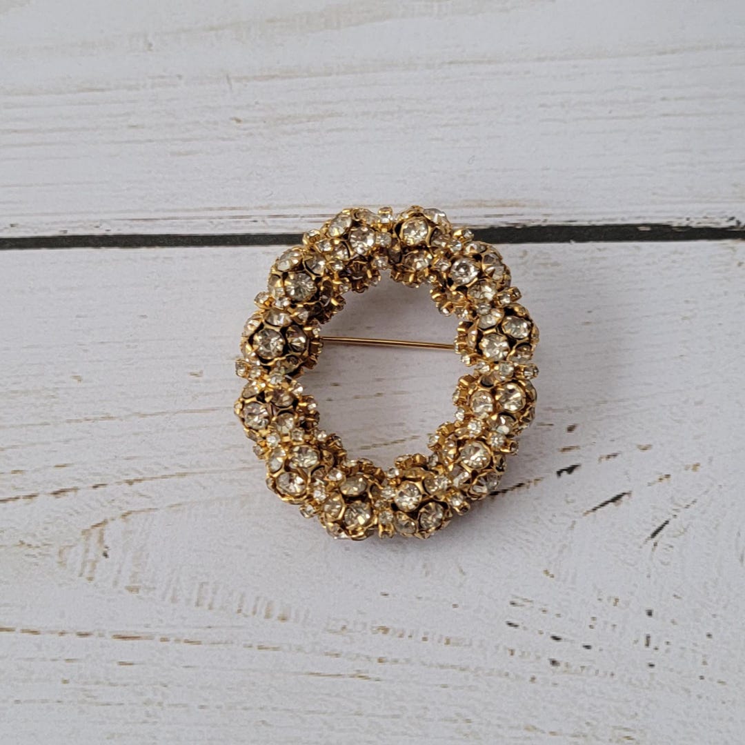 Vintage Rhinestone Wreath Brooch | Unsigned Gold Tone Circle Pin | Mid ...