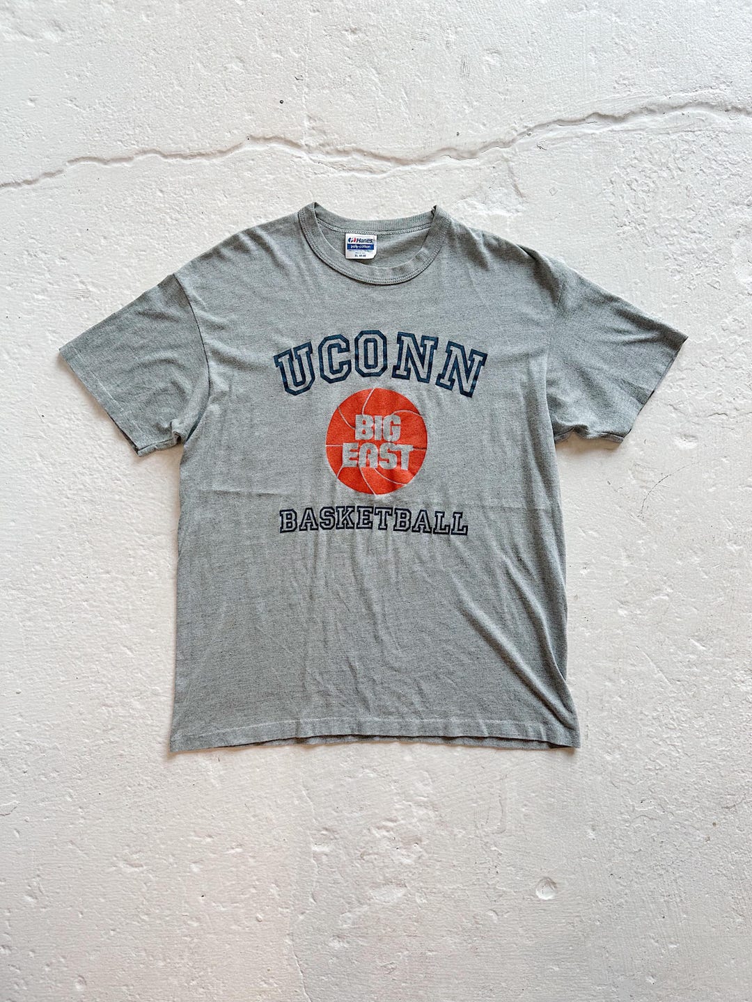 Vintage UCONN Basketball Graphic T-shirt Size XL 90s Gray Univeristy of ...