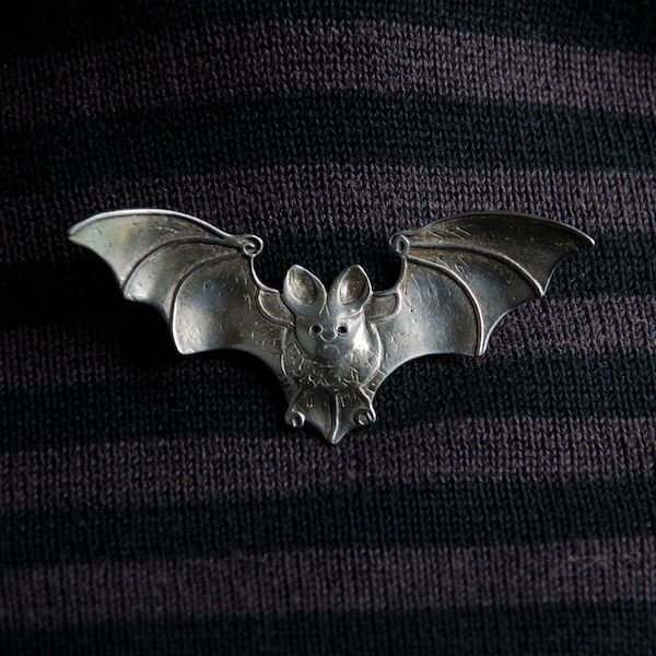 Bat Brooch - Etsy