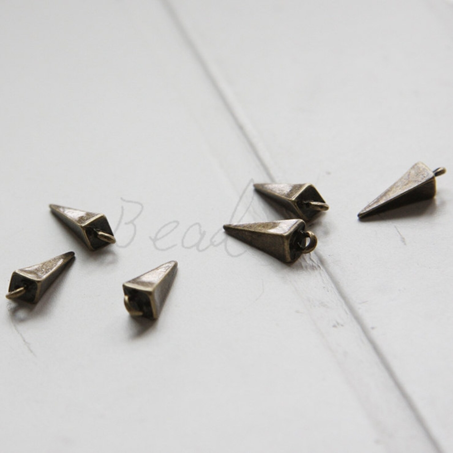 20 Pieces / Spike / Antique Brass Tone / Base Metal / Pyramid | Etsy