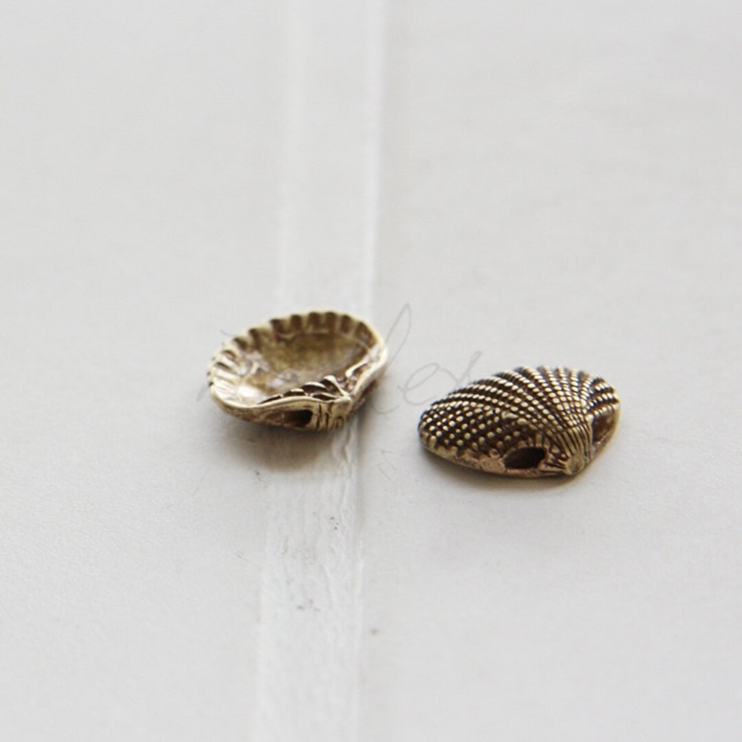 One Piece / Shell / Antique Brass / Brass Base / Charm (Z68//D418) - Etsy