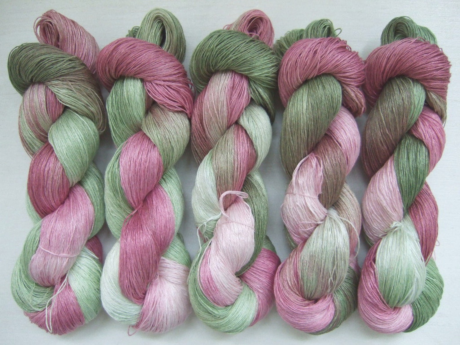 1 madeja de hilo 100% LINO teñido a mano. 100 gr/3,53 oz, 600 m/656yd ...