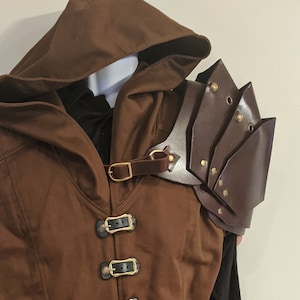 Unisex Leather Pauldron: Road Warrior Shoulder Armor, LARP Cosplay - Etsy