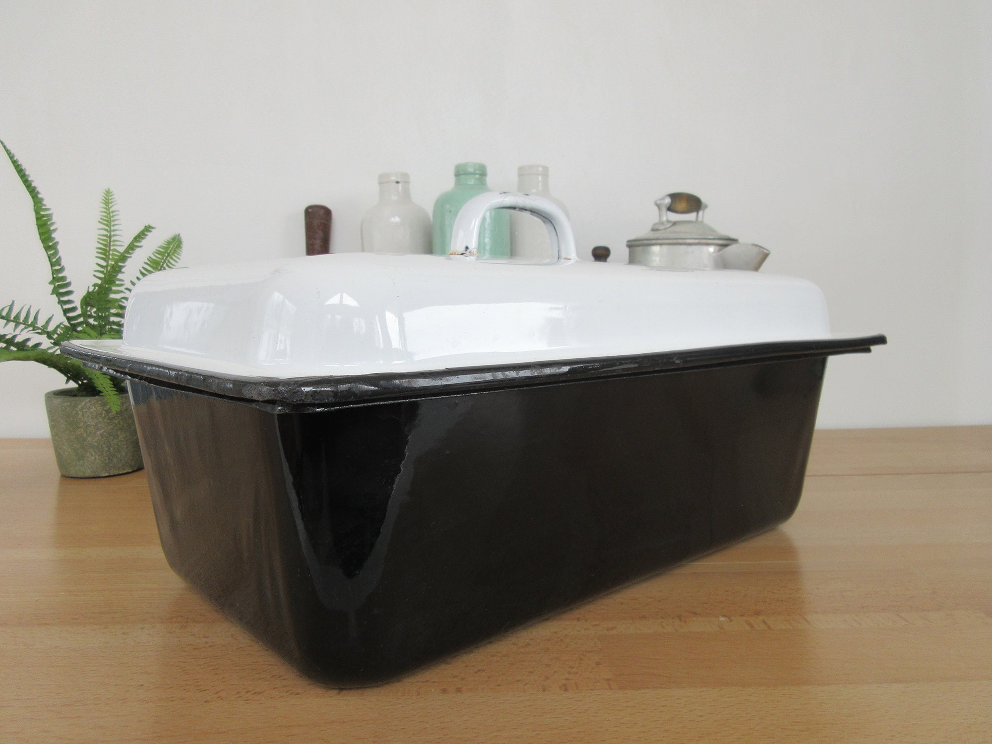 Vintage Enamel Roasting Pan With Lid, White and Black Enamelware ...