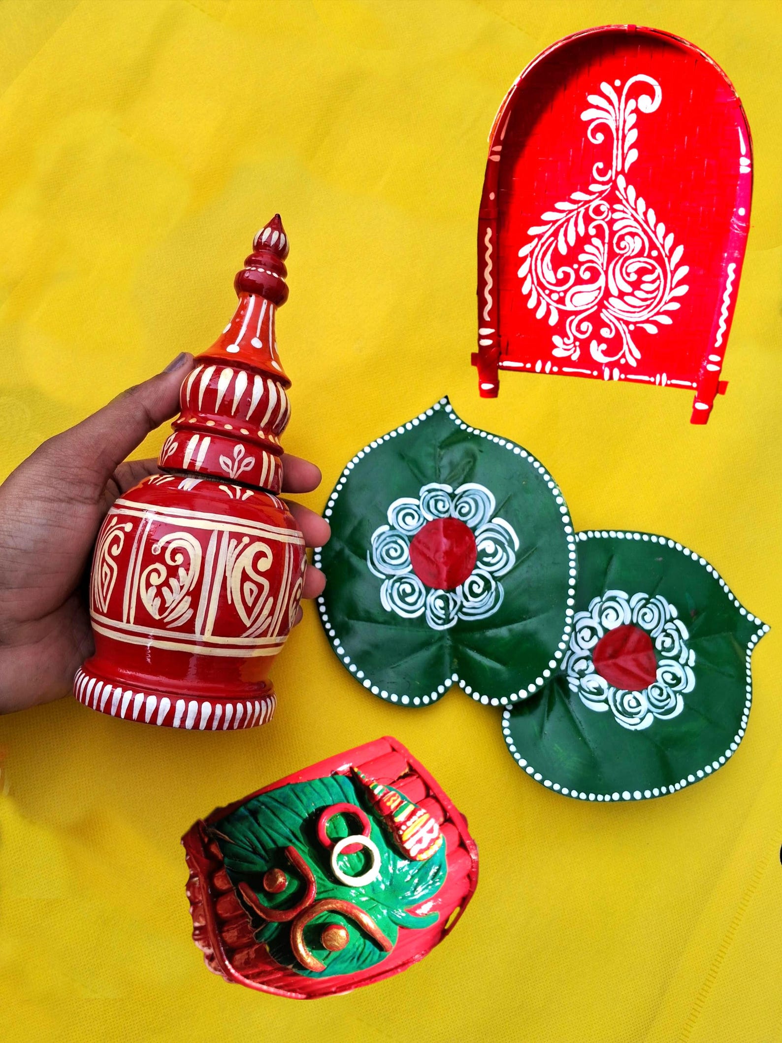 Handpainted Bengali Wedding Kulo Set: Gachkouto & Kunko - Kolkata Decor ...