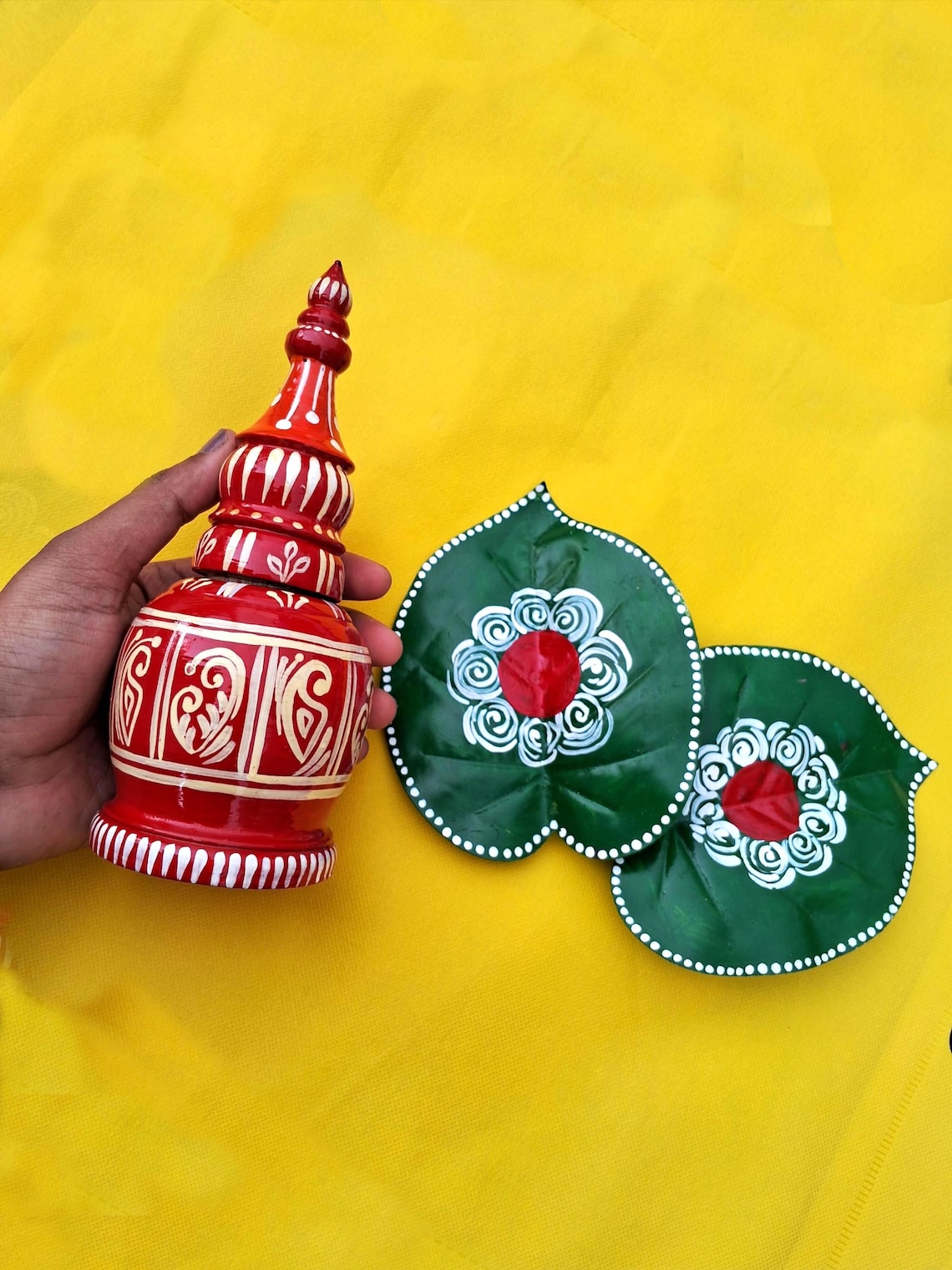Handpainted Bengali Wedding Kulo Set: Gachkouto & Kunko - Kolkata Decor ...