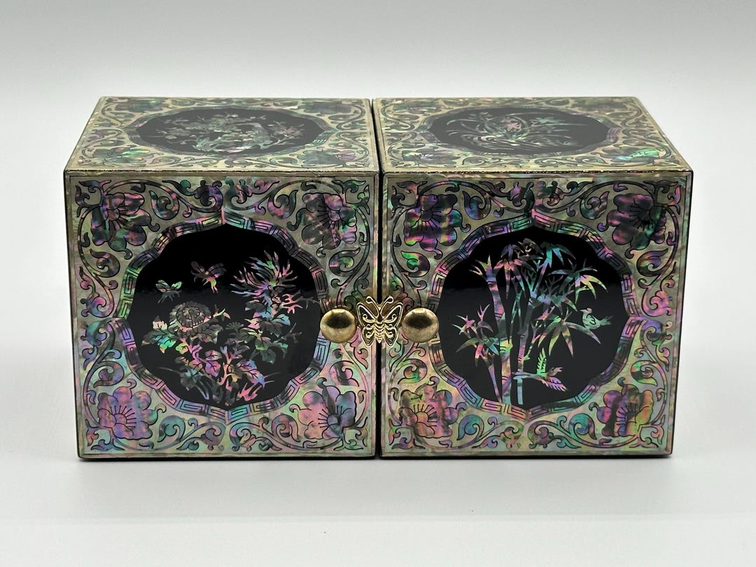 Vintage Korean Mother-of-pearl Inlay Lacquer Jewelry Box - Najeonchilgi ...