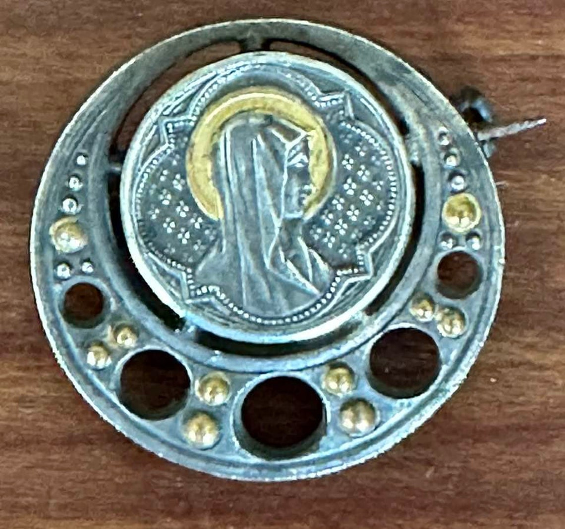 Portrait of Mother Mary With Jesus Inside Bi-colored Brooch - Etsy