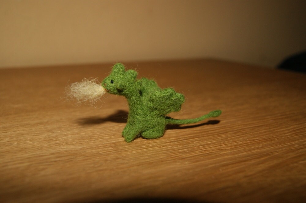 Tiny Felted Green Dragon, Soft Sculpture, Miniature Dragon, Fairy Tale ...