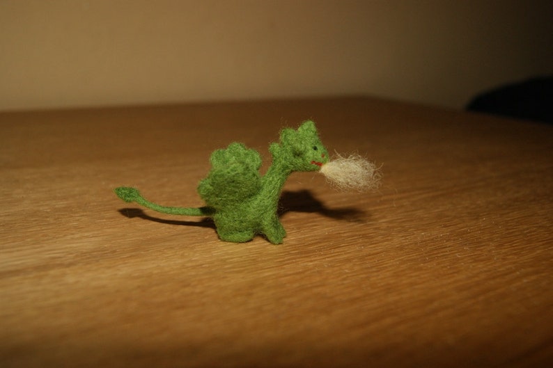 Tiny Felted Green Dragon, Soft Sculpture, Miniature Dragon, Fairy Tale ...