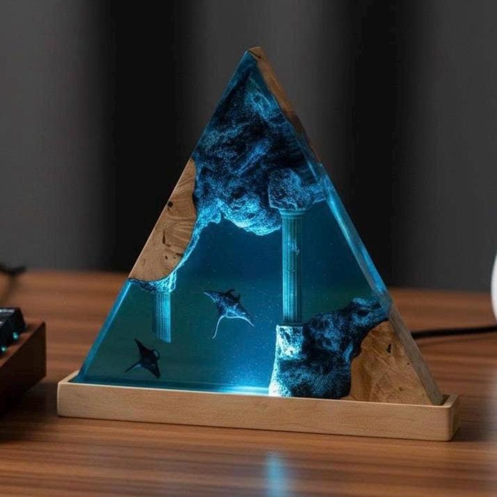 Atlantis Ocean Resin Lamp, Triangle Epoxy Art Lamp With Manta Rays ...