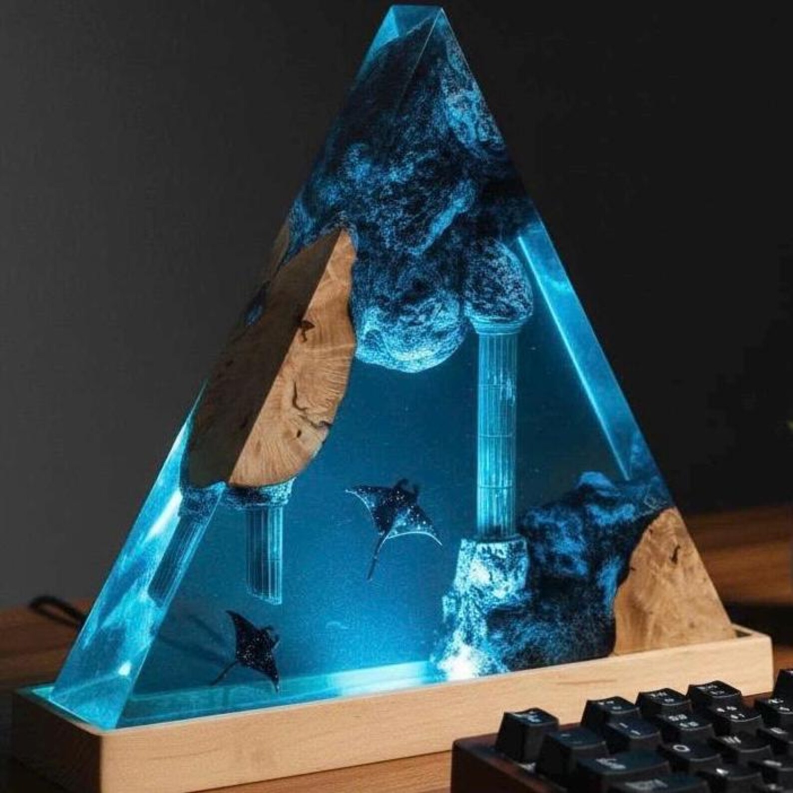 Atlantis Ocean Resin Lamp, Triangle Epoxy Art Lamp With Manta Rays ...