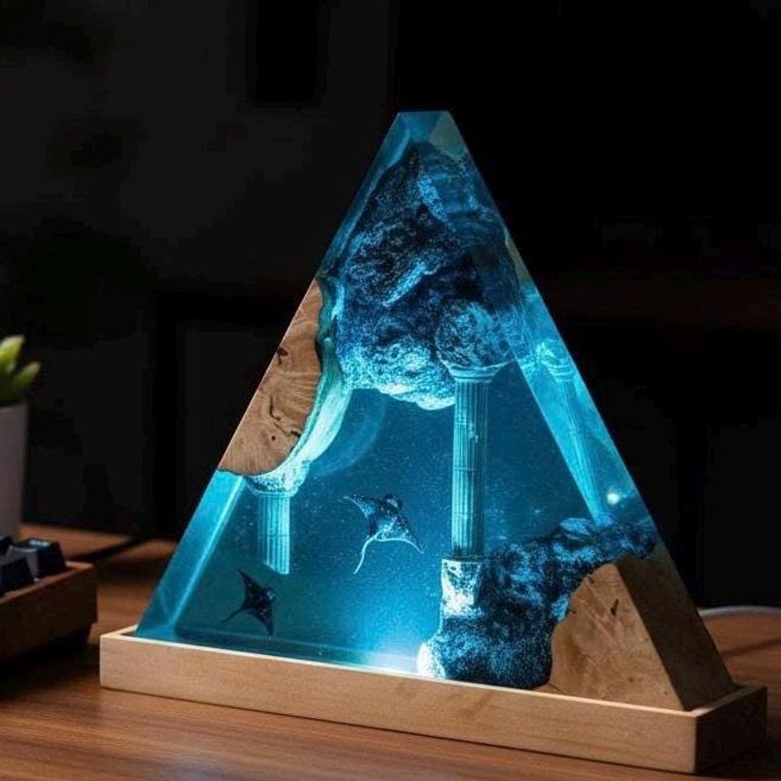 Atlantis Ocean Resin Lamp, Triangle Epoxy Art Lamp With Manta Rays ...