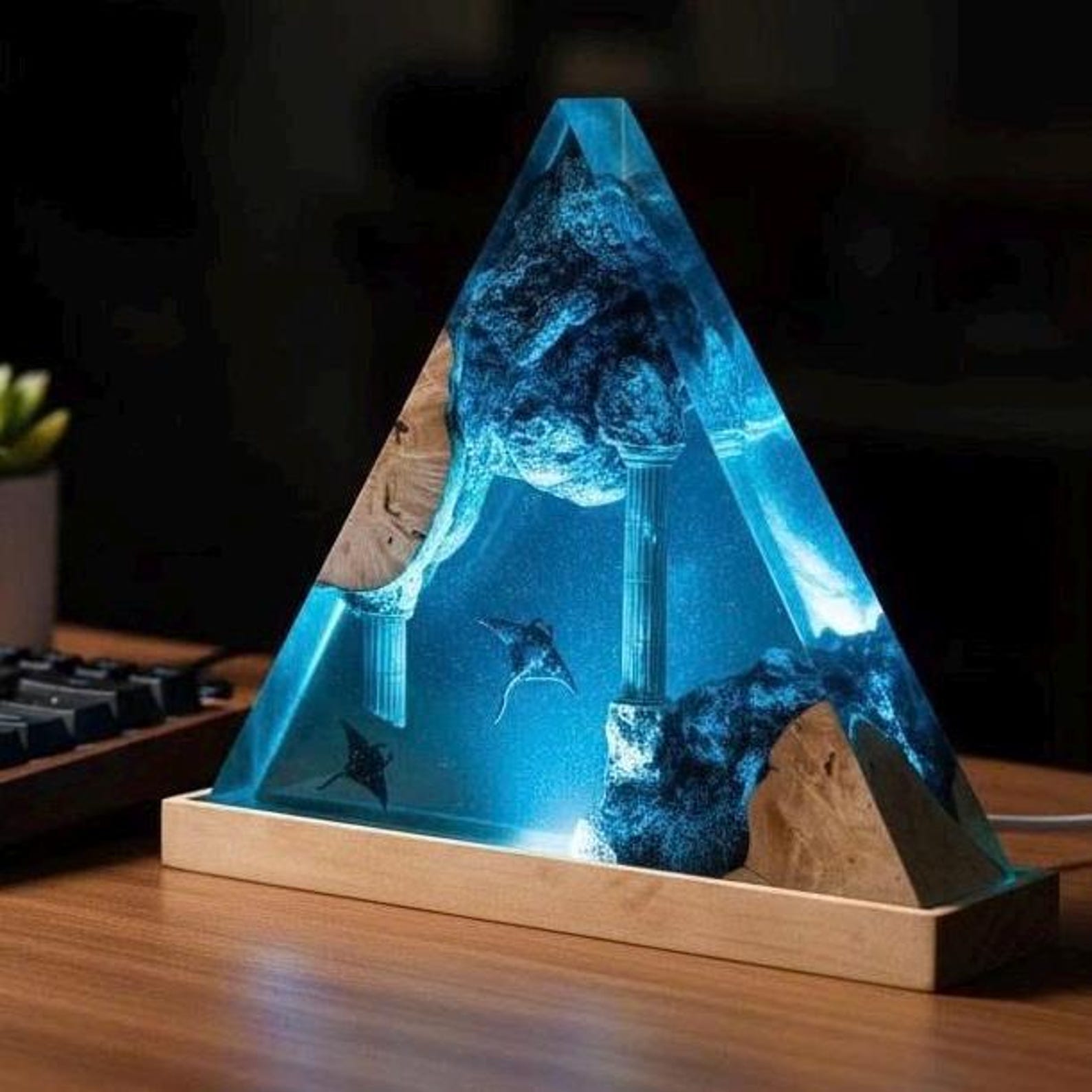 Atlantis Ocean Resin Lamp, Triangle Epoxy Art Lamp With Manta Rays ...