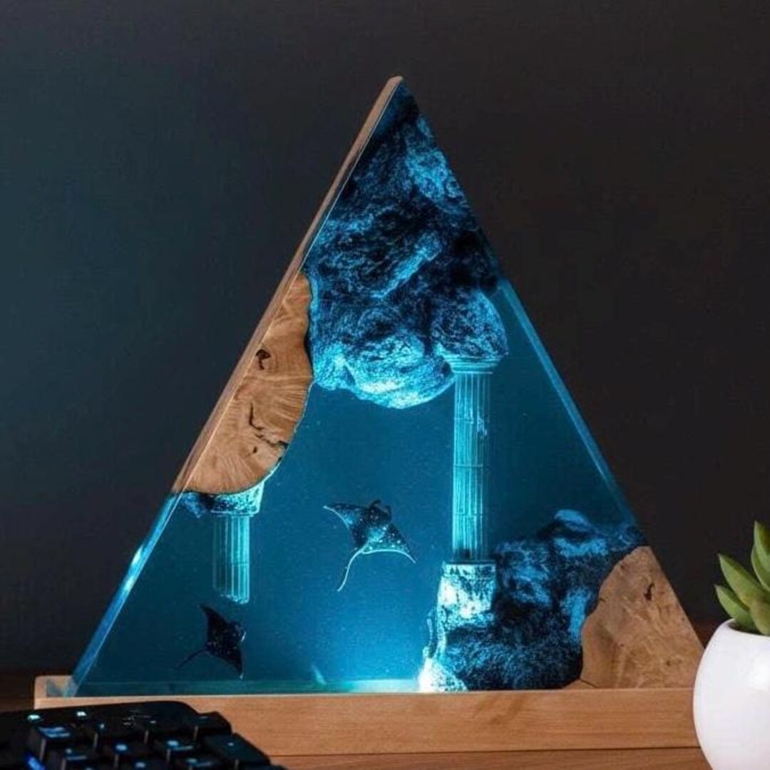Atlantis Ocean Resin Lamp, Triangle Epoxy Art Lamp With Manta Rays ...