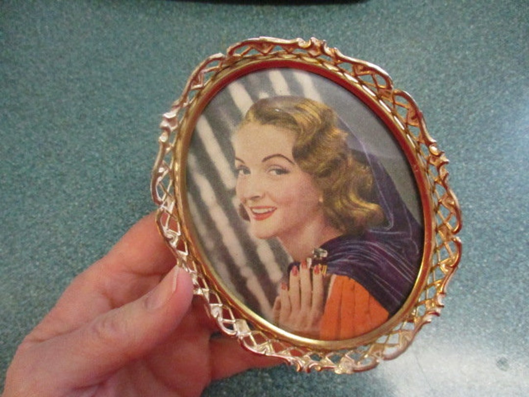 Oval Hollywood Regency Picture Frame, Gold Tone Metal Filigree Picture ...
