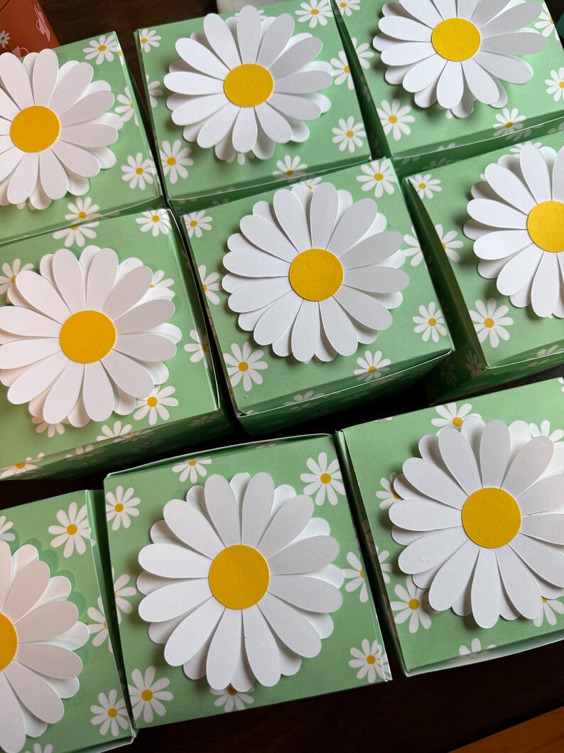 Daisy Favor Box: Pastel Floral Party Decoration - Etsy