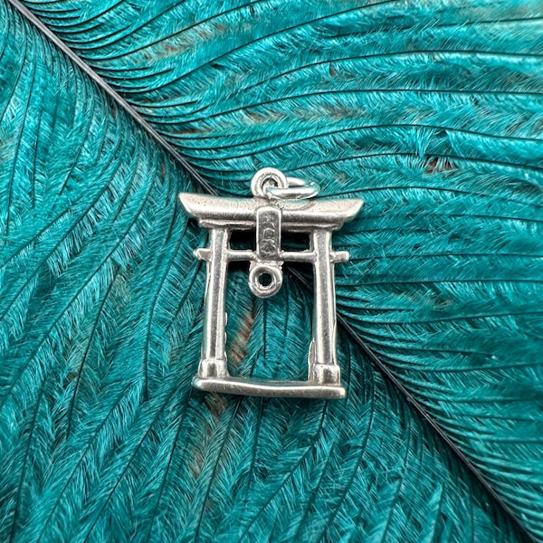 Shinto Necklace - Etsy