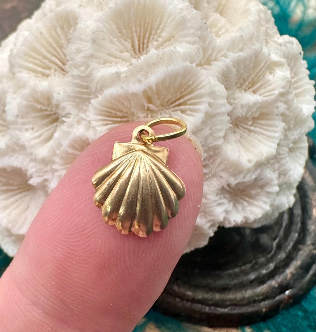 Vintage Raw Brass Tiny SCALLOP SHELL SEASHELL Charm for Necklace ...