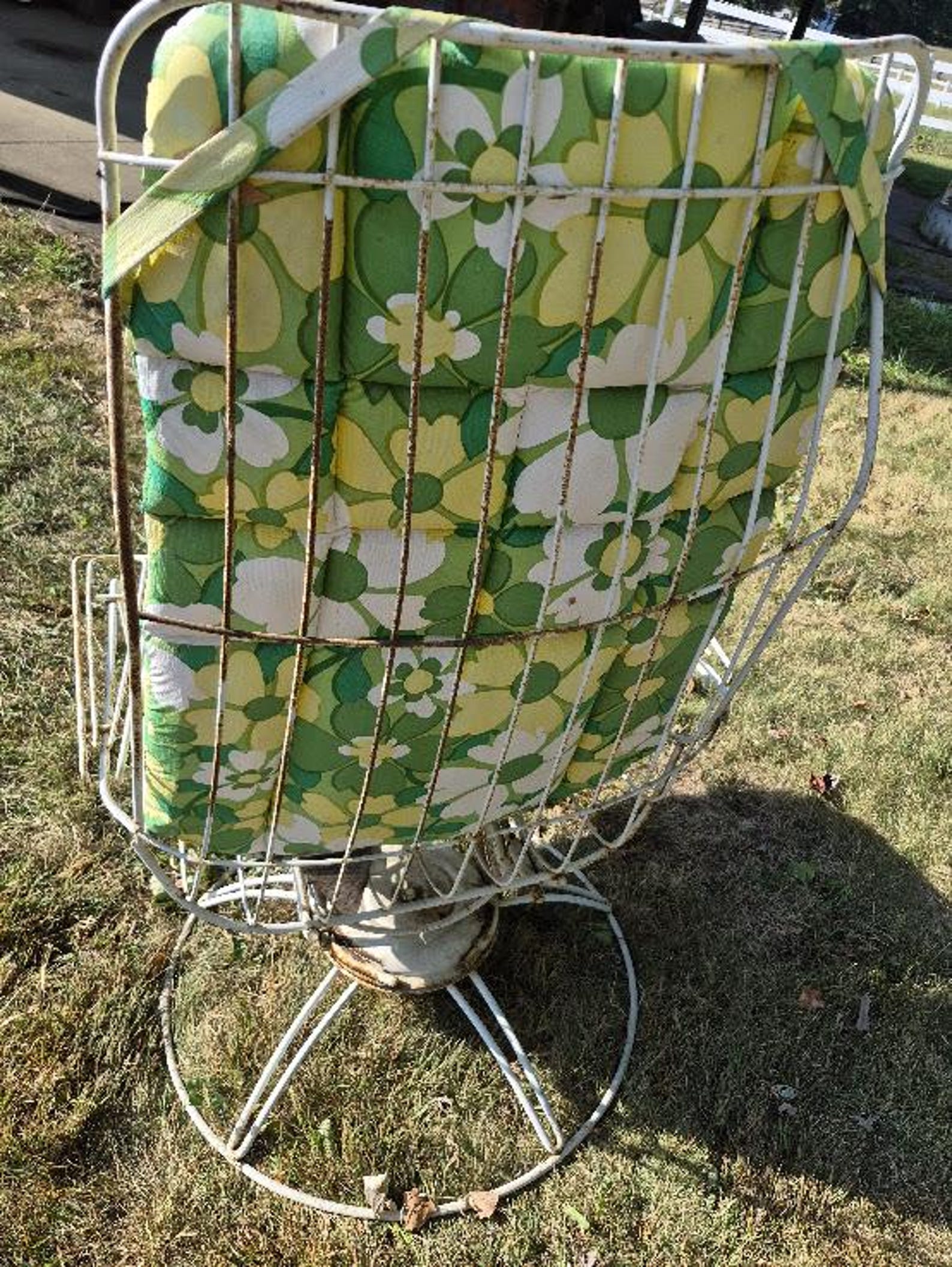 Vintage MCM Homecrest Tall Patio Chair, Rocks & Swivels - READ ...