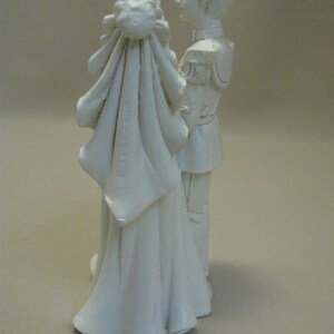 Figurine Bride and Groom All White Poly Resin Bride Holding Gold Tone ...